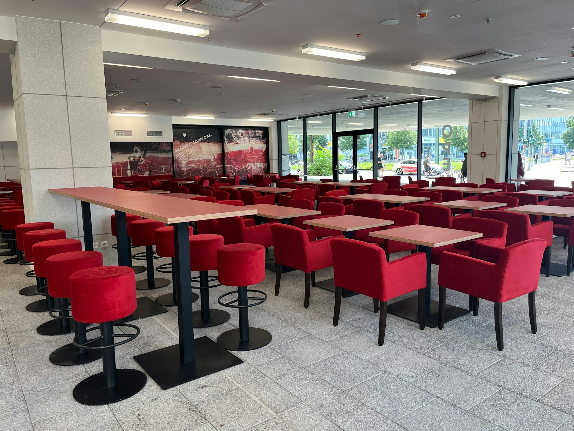 Kult und Kaffee am Alexanderplatz in Berlin: Das Pressecafé eröffnet