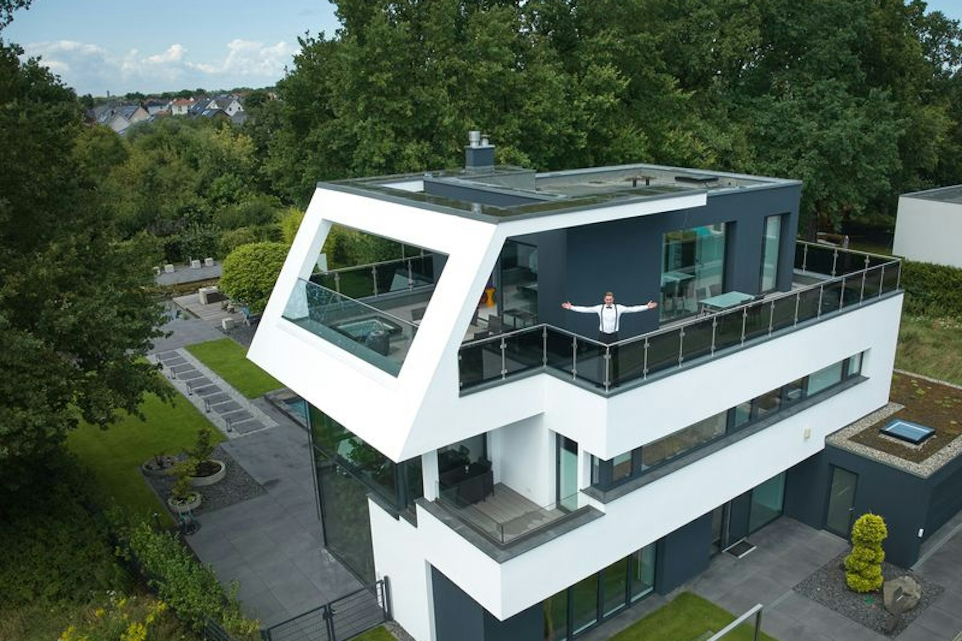 Blick durchs Schlüsselloch: Influencer öffnen fremde Türen