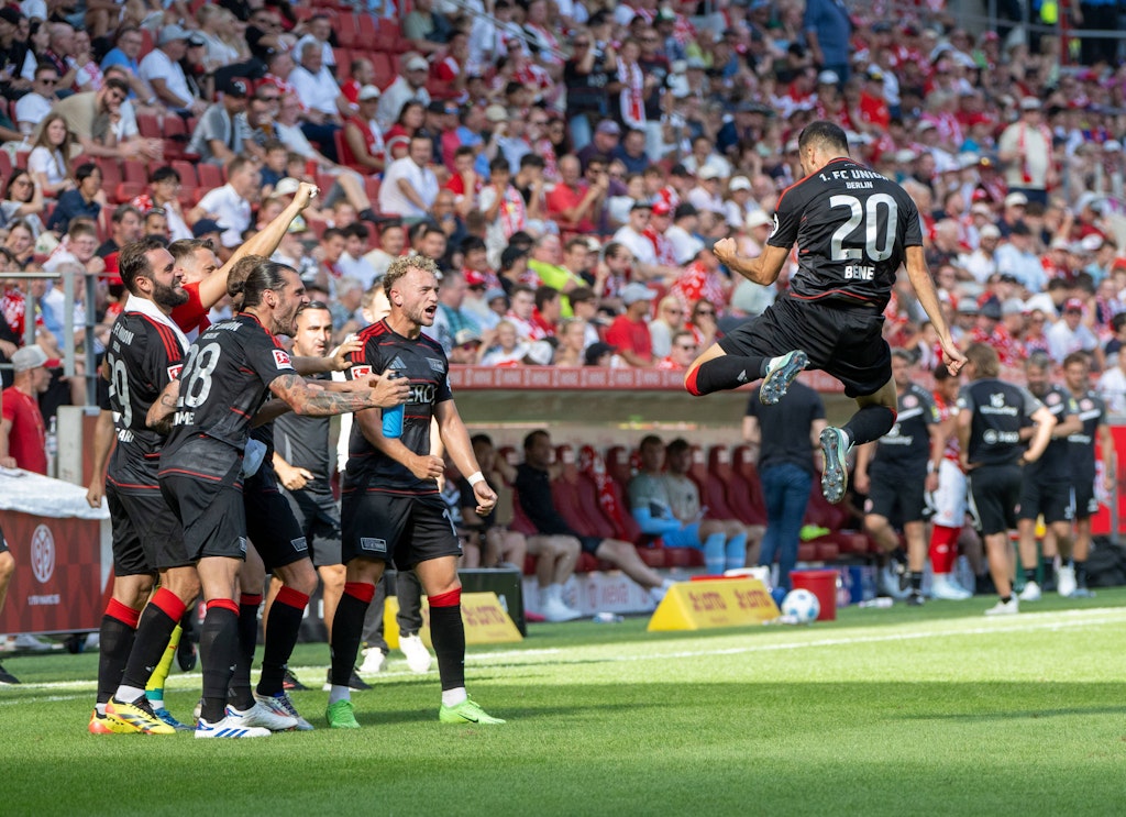 Hitzeschlacht in Mainz: 1. FC Union bleibt dank Laszlo Benes cool!