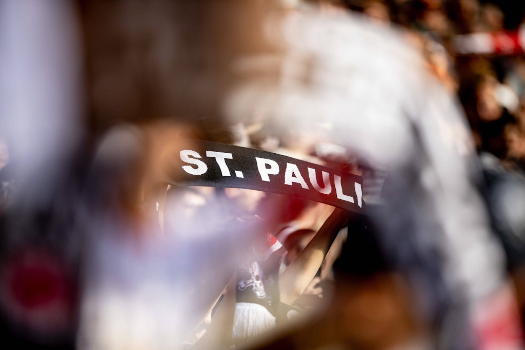 1. FC Union Berlin und St. Pauli: Dreifaltigkeit aus Stehplatz, Bier ...