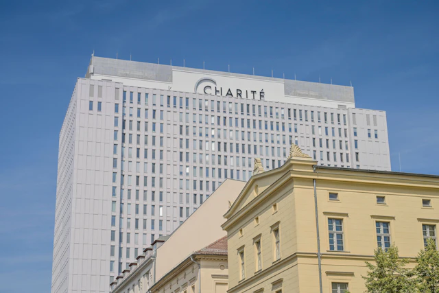 Charité undercover: Die dunkle Seite von Deutschlands berühmtester Klinik