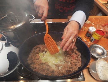 Beamtenstippe: Der DDR-Klassiker kehrt zurück – mit Gewürzgurken!