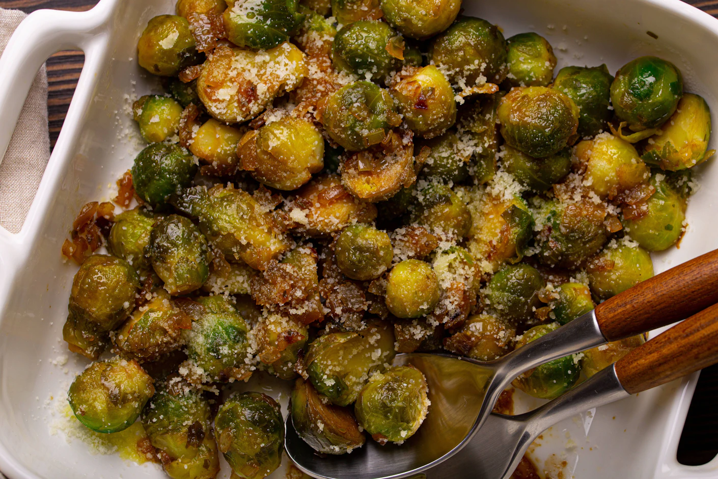 Knuspriger Ofen-Rosenkohl mit Parmesan und Honig – das geniale Rezept