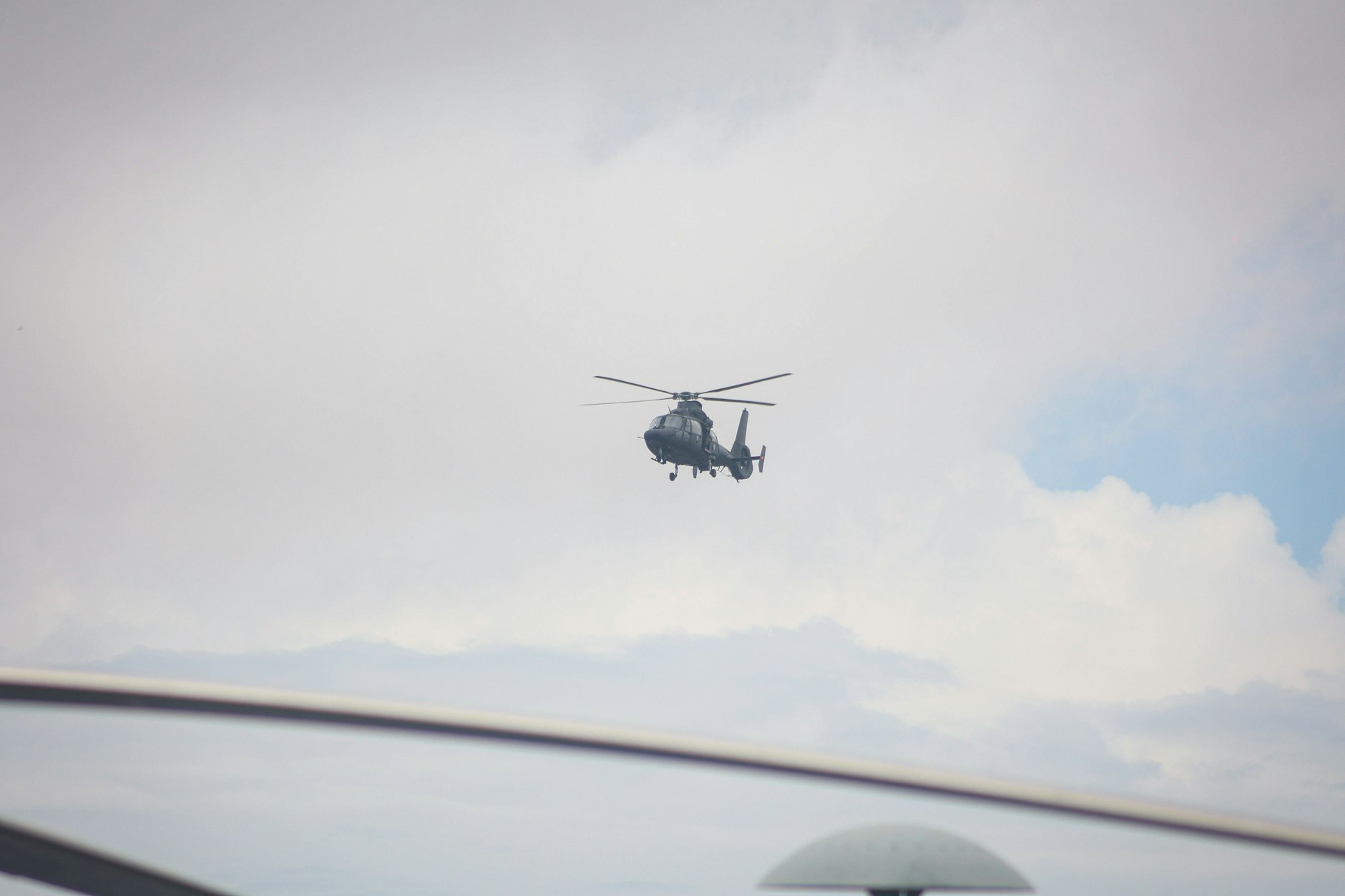 Auf dem Weg zur Unglücksstelle: Auch Feuerwehrhubschrauber stürzt ab!