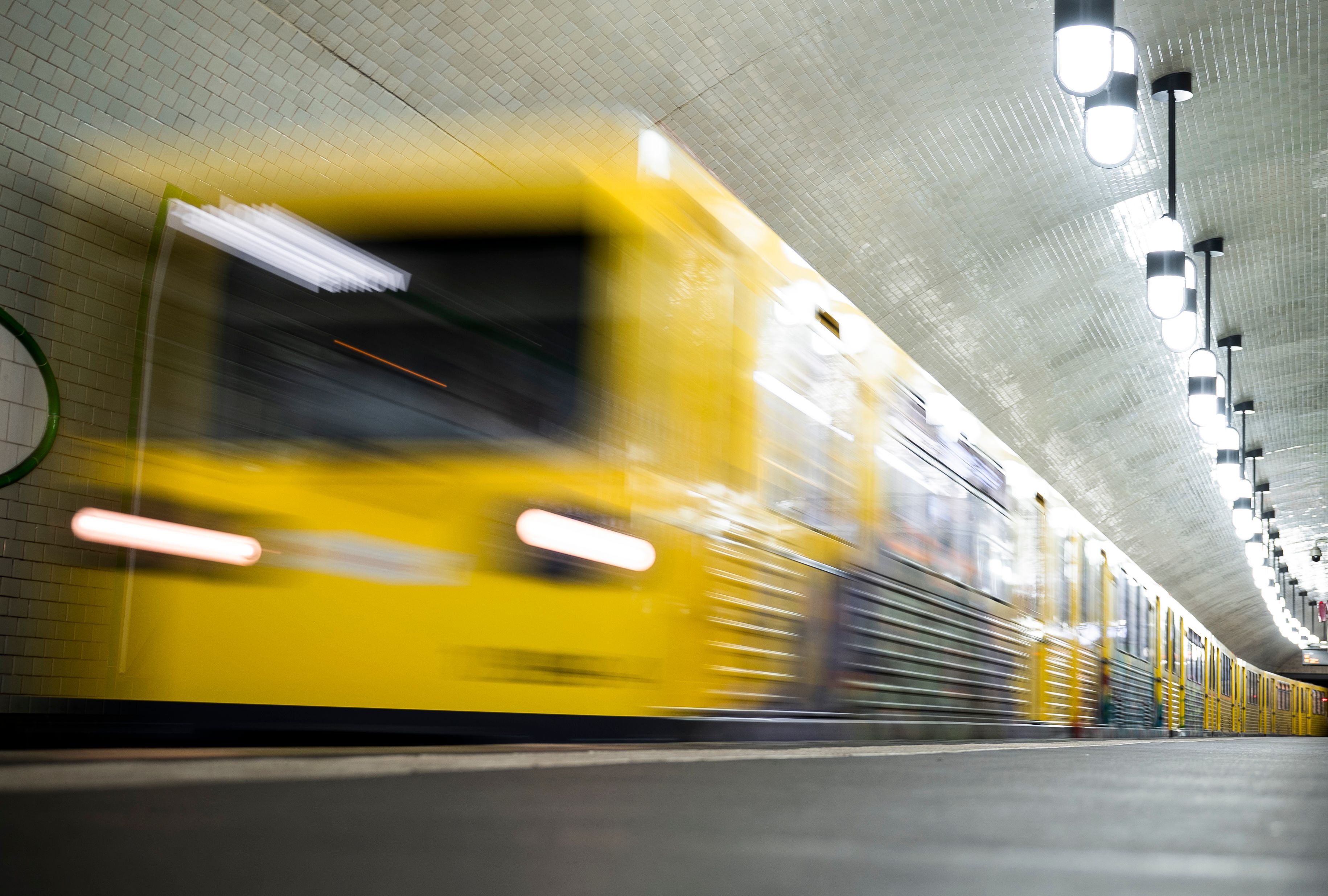Fahrpreise bei BVG und S-Bahn steigen kräftig: Was auf die Fahrgäste in ...