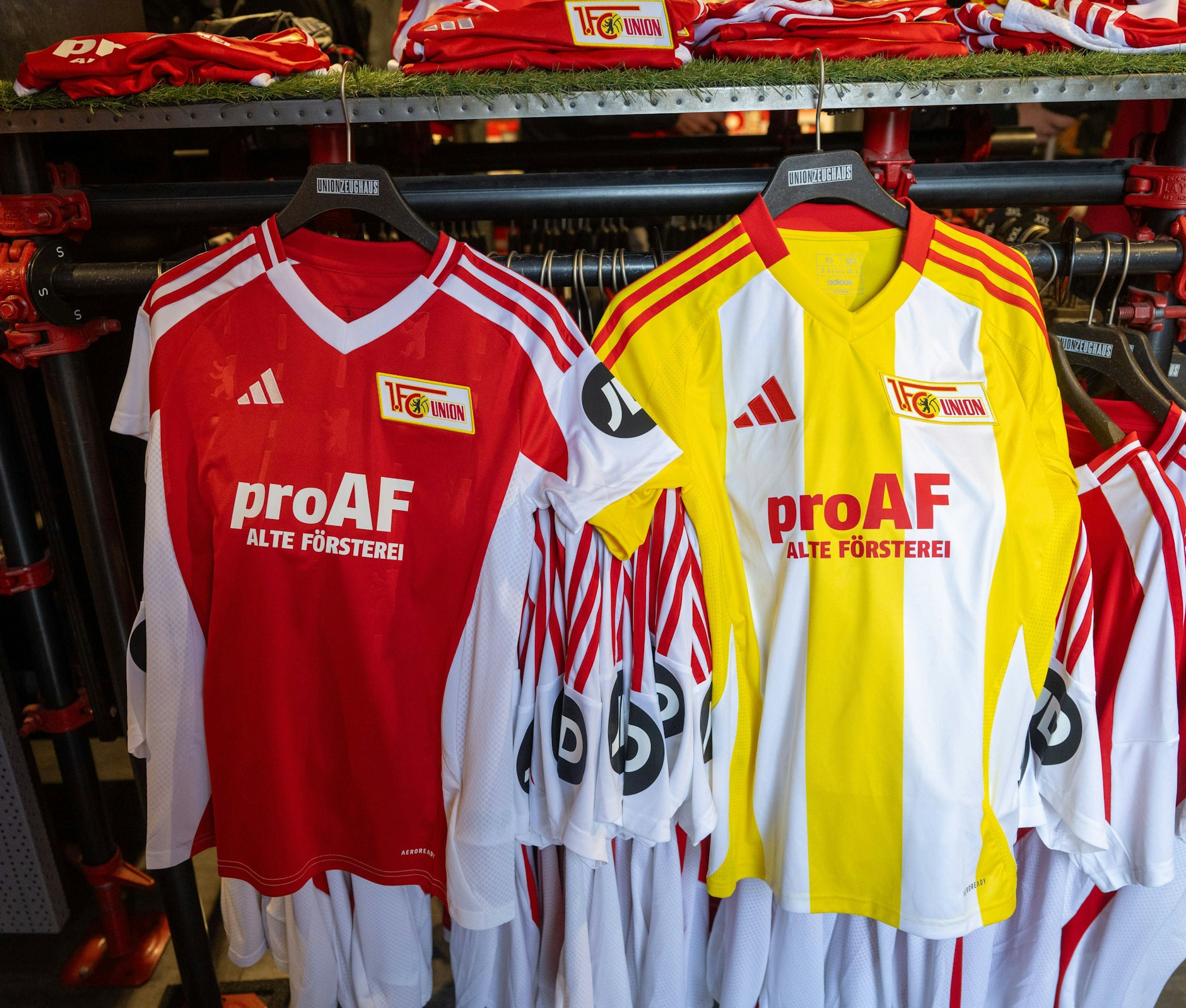 1. FC Union Berlin: Neuer Pop-up-Store „Zeughaus Mitte“ im Alexa wird ...