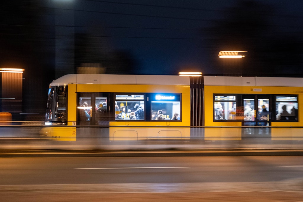 BVG-Fahrer bedroht Kollegen mit Facebook-Post: Kündigung ist rechtens