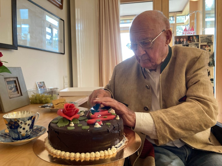 Der „Alte“ wird 100! Wie geht es TV-Star Rolf Schimpf?