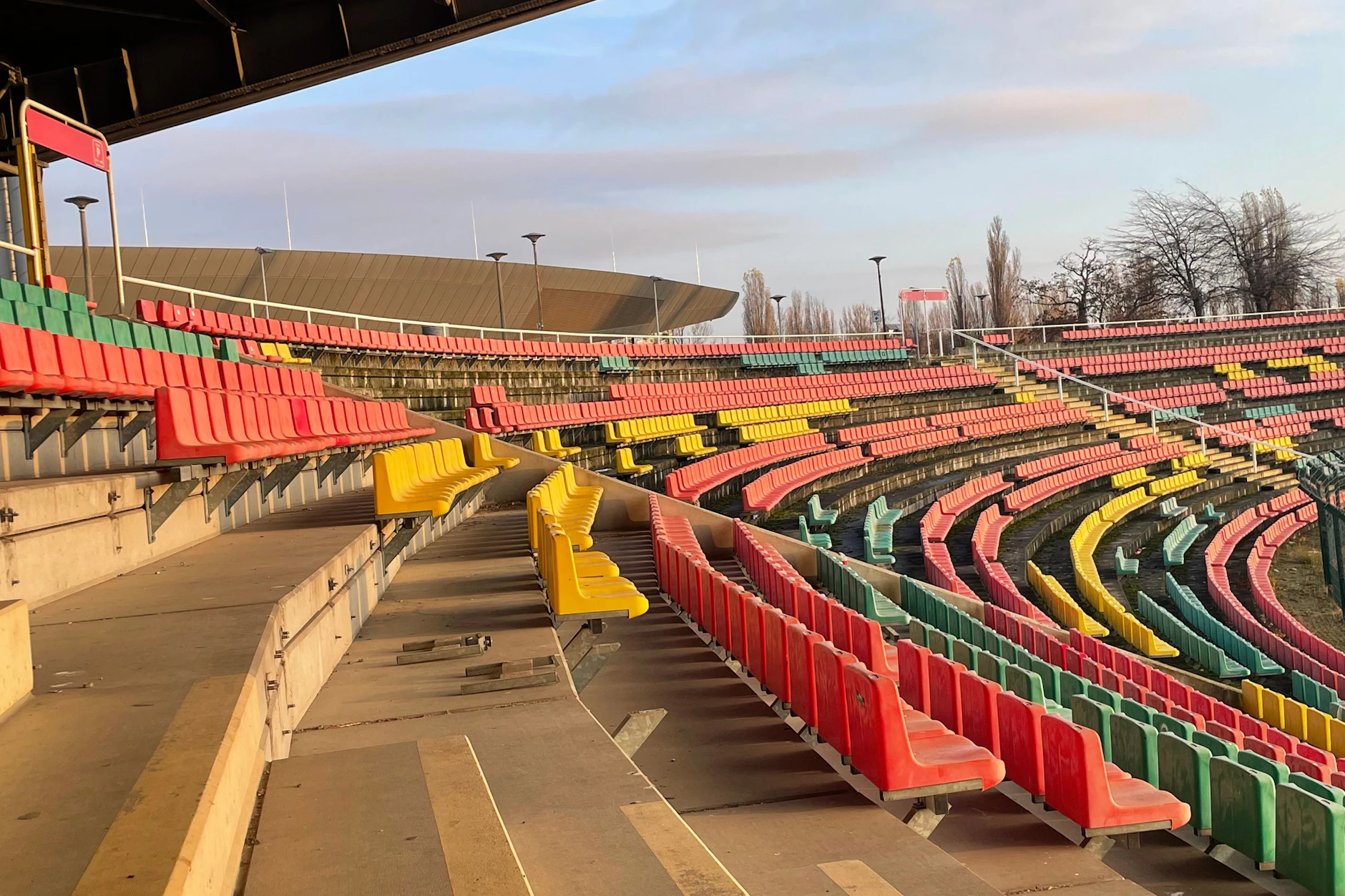 Sitze aus dem Berliner Jahnstadion: So sichern Sie sich ein ...