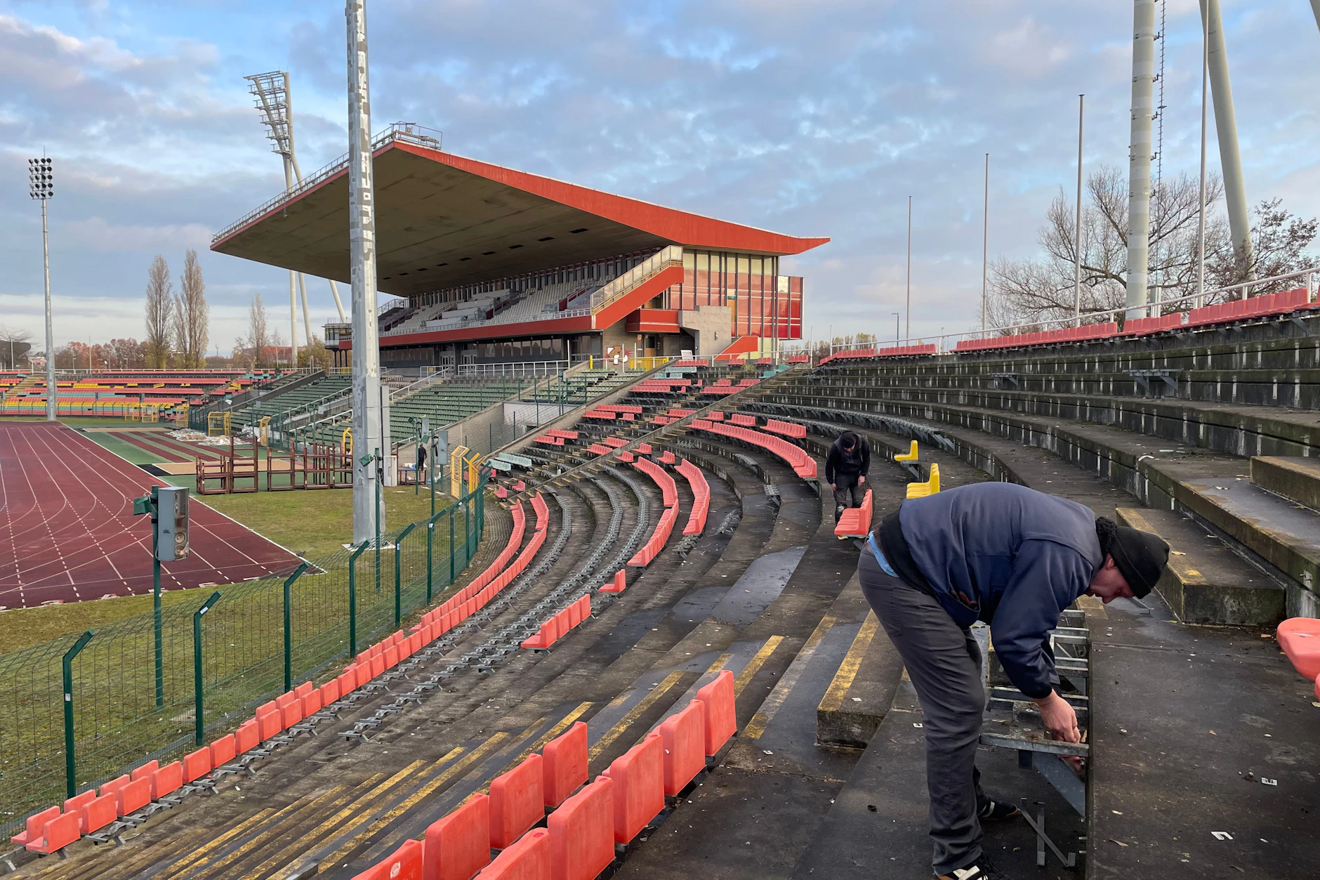 Sitze aus dem Berliner Jahnstadion: So sichern Sie sich ein ...