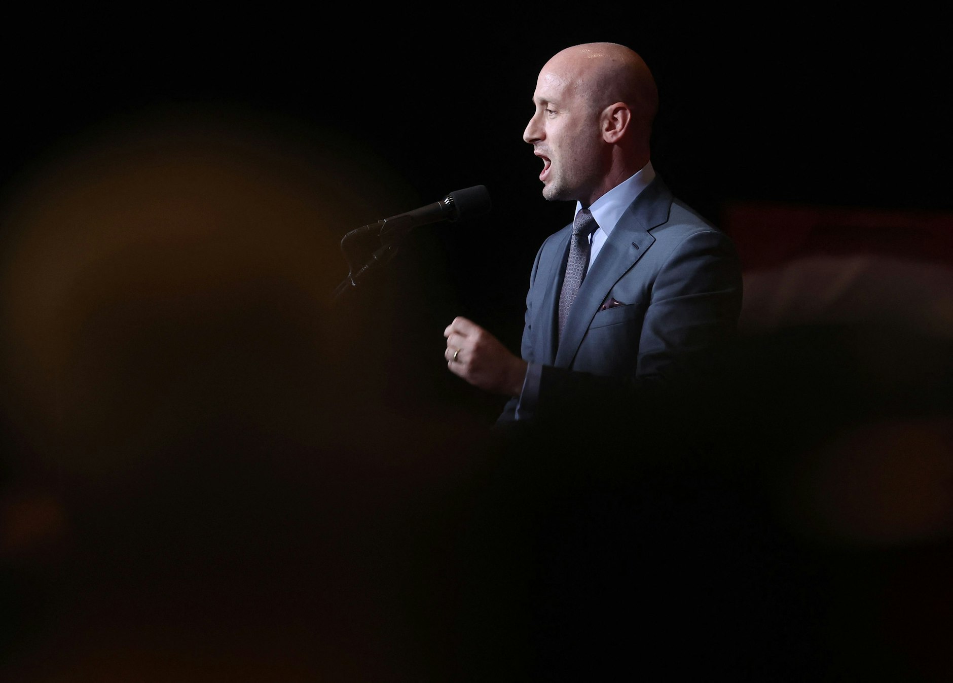 Stephen Miller – die dunkle Macht im Schatten von Trump