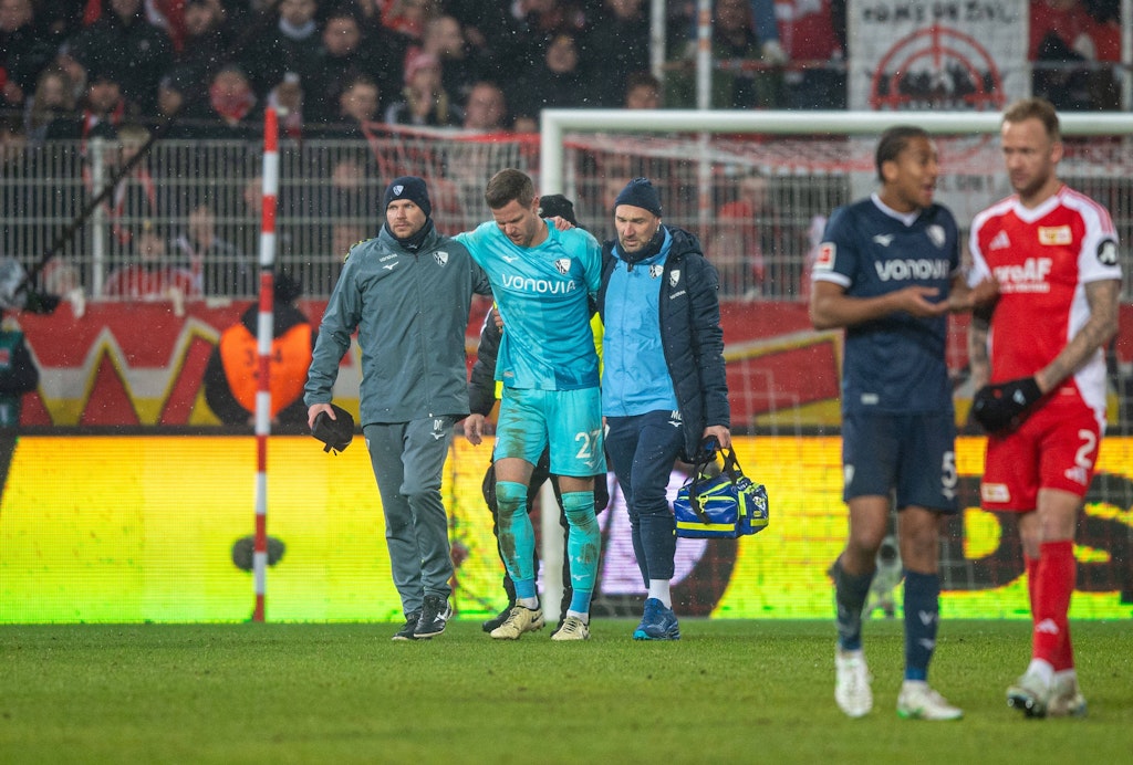 1. FC Union Berlin: Griff Bochum-Keeper Drewes nach Wurf-Skandal in die ...