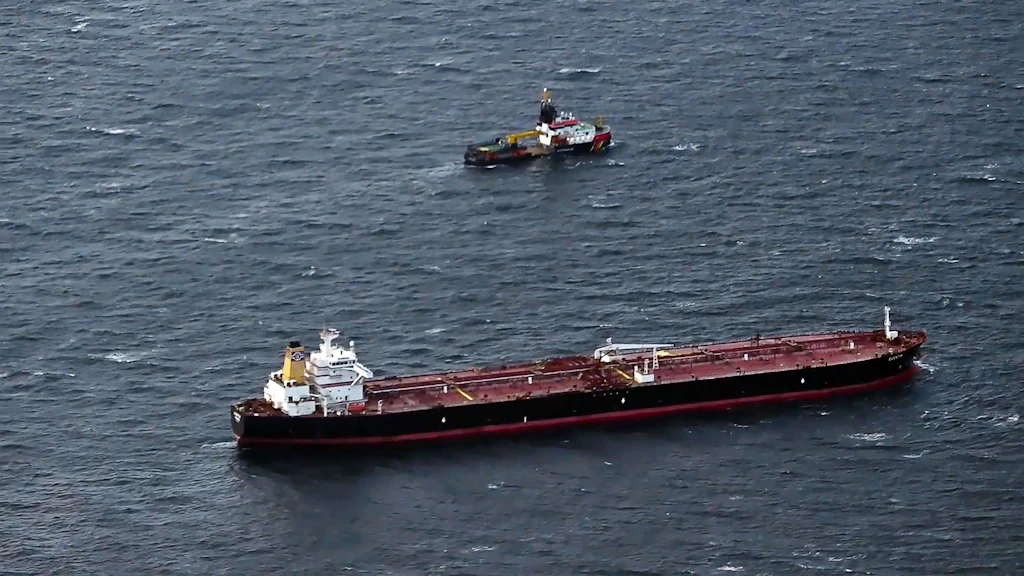 Pannen-Tanker „Eventin“: Schlepper-Einsatz gegen die Öl-Katastrophe