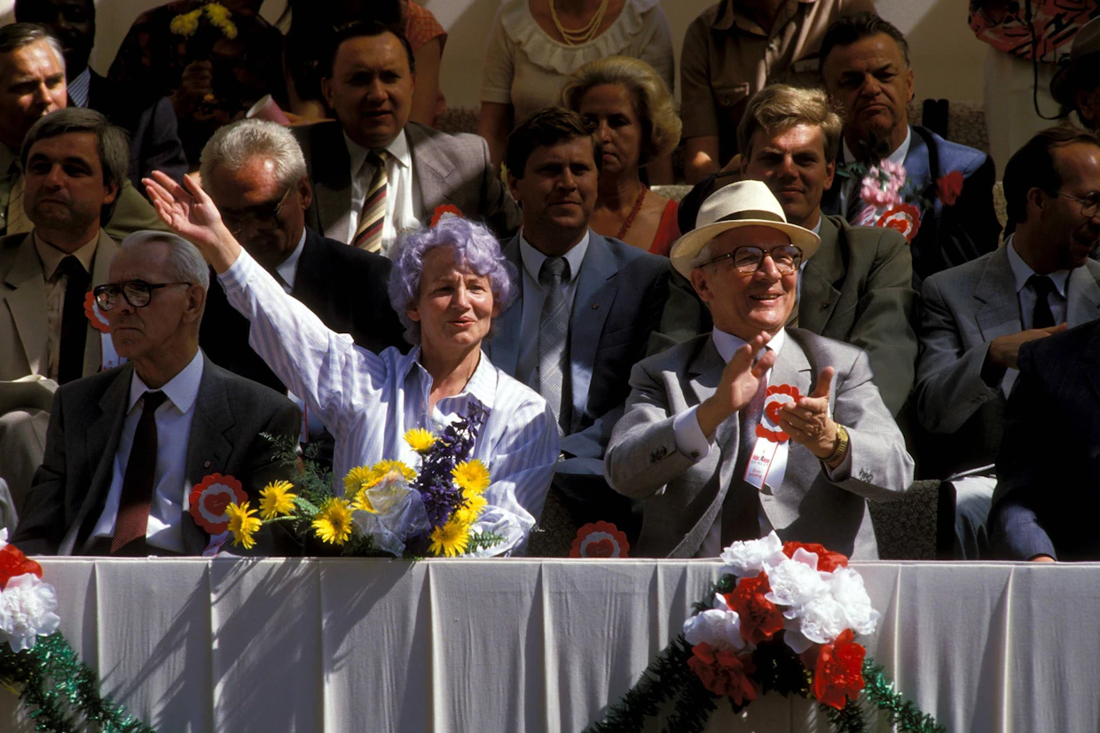 Beste Witze aus der DDR: Erich Honecker muss zu einem wichtigen Termin ...