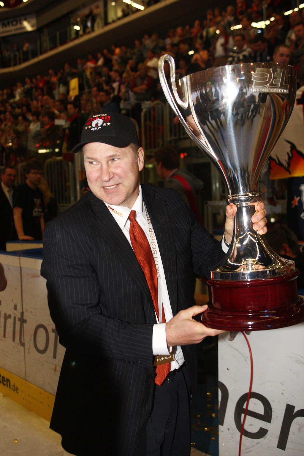 Don Jackson in Berlin! Eisbären: Große Ehrung für den größten Trainer