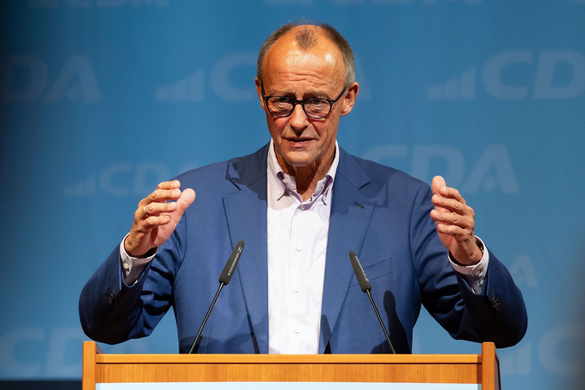 SZ-Journalist Bernd Kramer vergleicht Friedrich Merz mit Adolf Hitler: So sind die Reaktionen