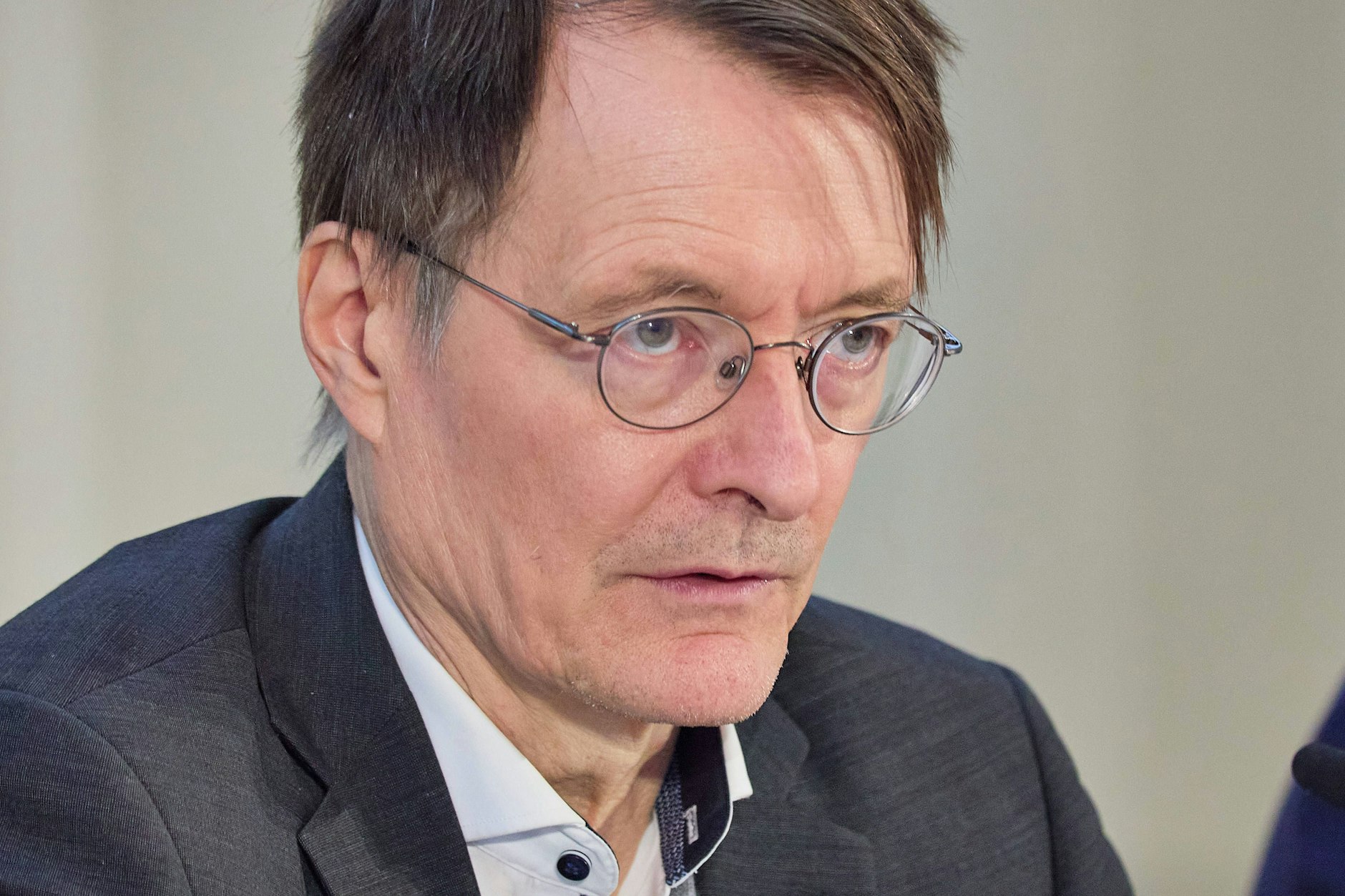 Lauterbach in Handschellen abgeführt, Habeck beim Müllsammeln! KI ...