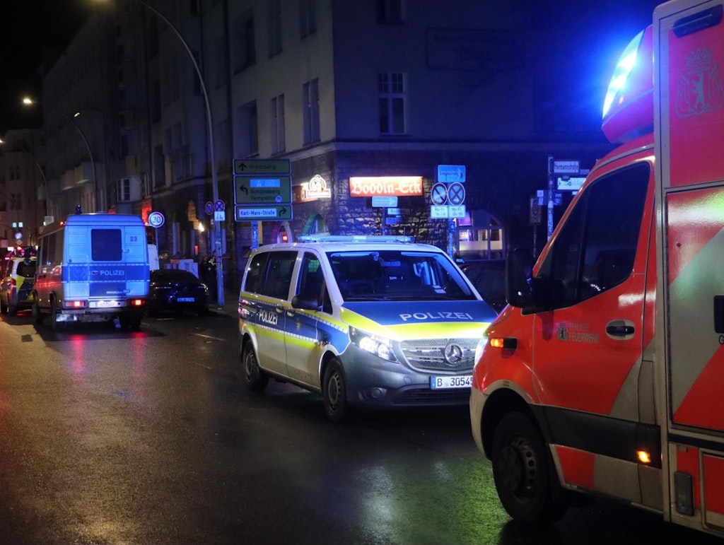 Messer-Drama vor Kneipe: Blutiger Streit in Neukölln eskaliert