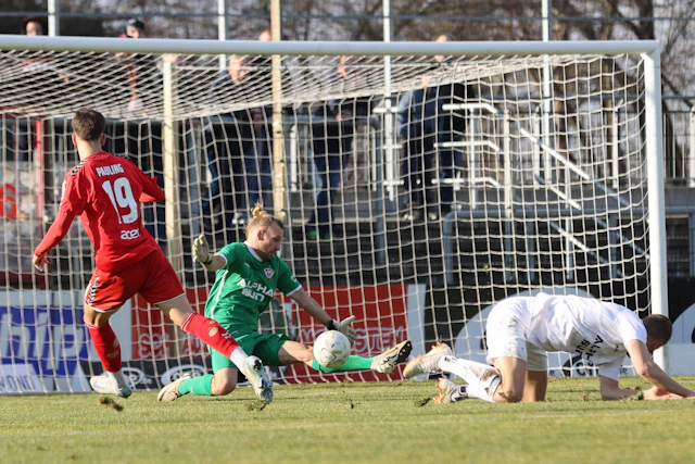 Guck mal, der BFC Dynamo macht im Winter voll auf Sommer