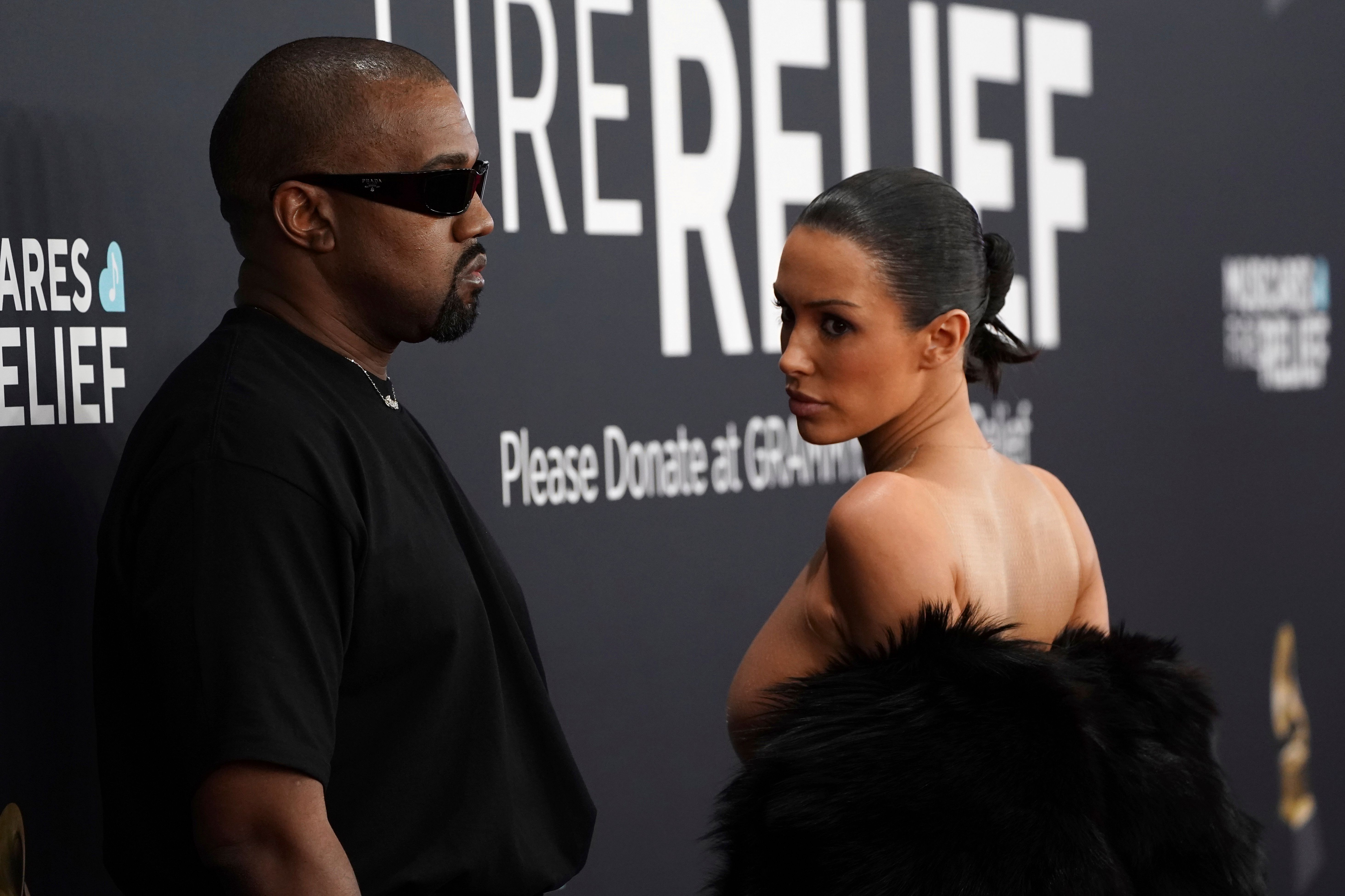 Wenn schon FKK, dann für alle! Kanye West und Bianca Censori bei den Grammys