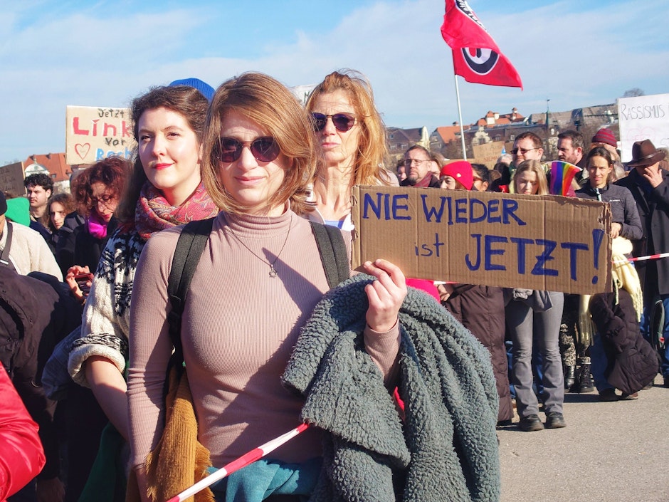 Gegen rechts? Wer wirklich hinter den Großdemos steckt