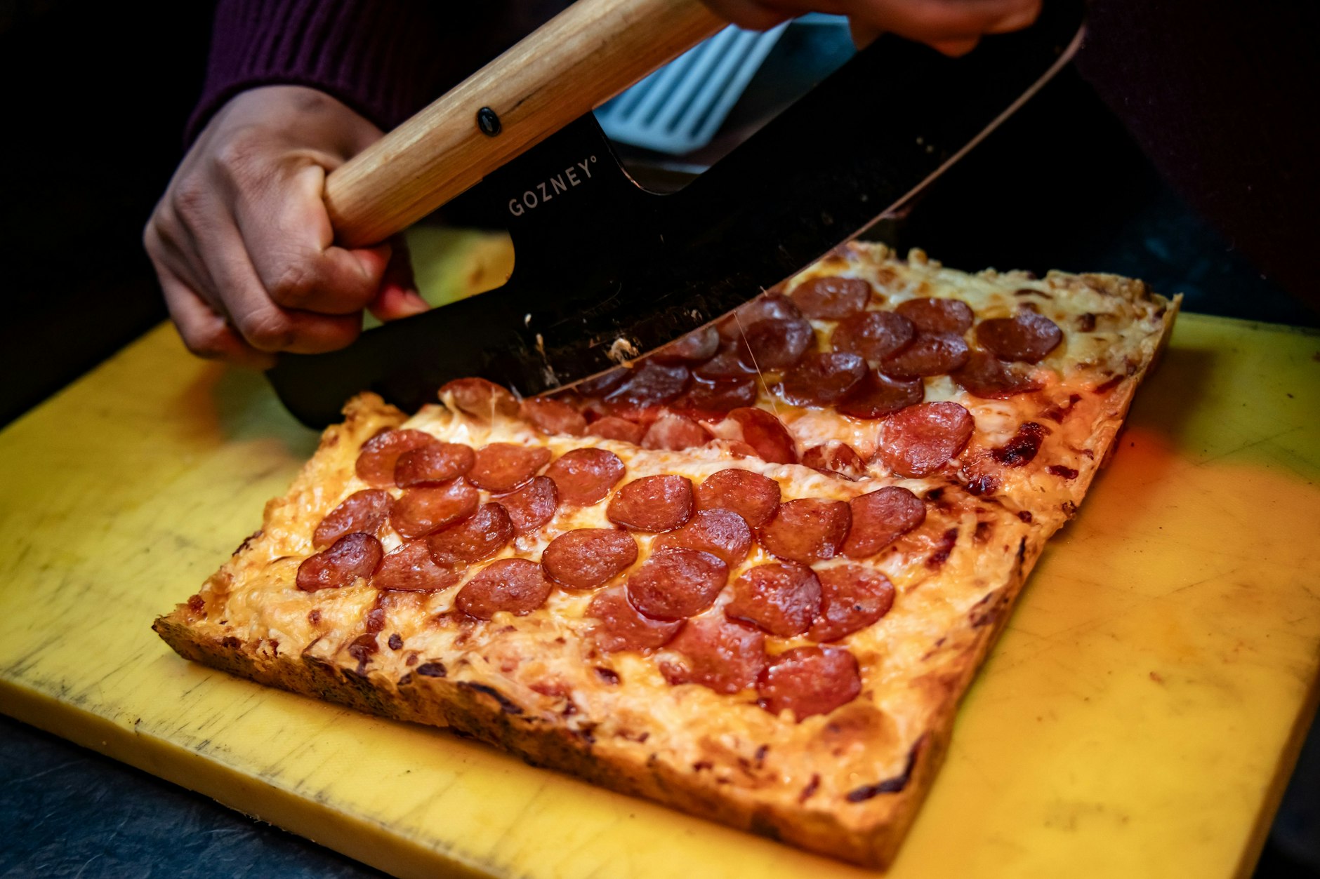 Fergy eröffnet neue Filiale am Rosenthaler Platz: Detroit-Pan-Pizza in ...