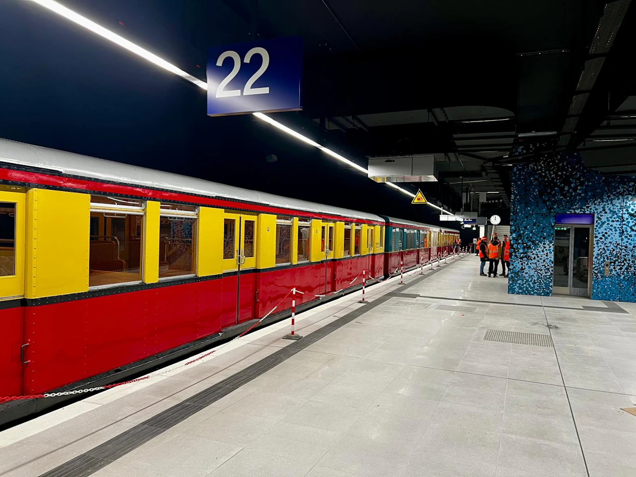 Linie S15 in Mitte: Das ist der erste Zug auf der neuen S-Bahn-Strecke ...