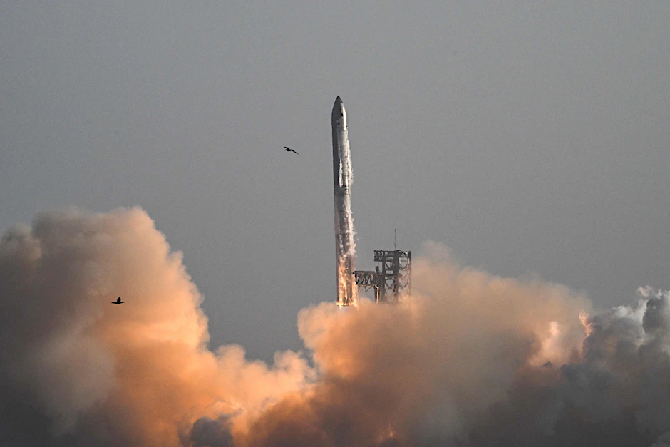 Elon Musk: Tesla-Roboter soll schon 2026 zum Mars fliegen – Menschen ...