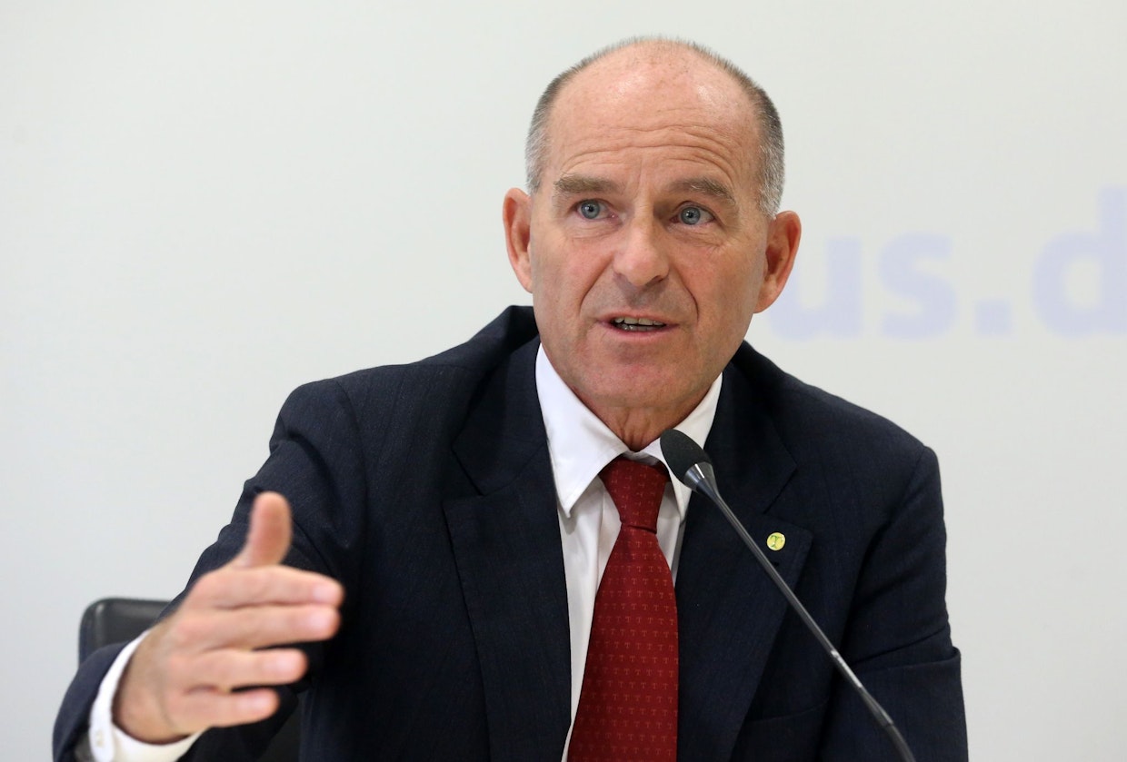 Karl-Erivan Haub doch am Leben? Bilder sollen Ex-Tengelmann-Chef in ...