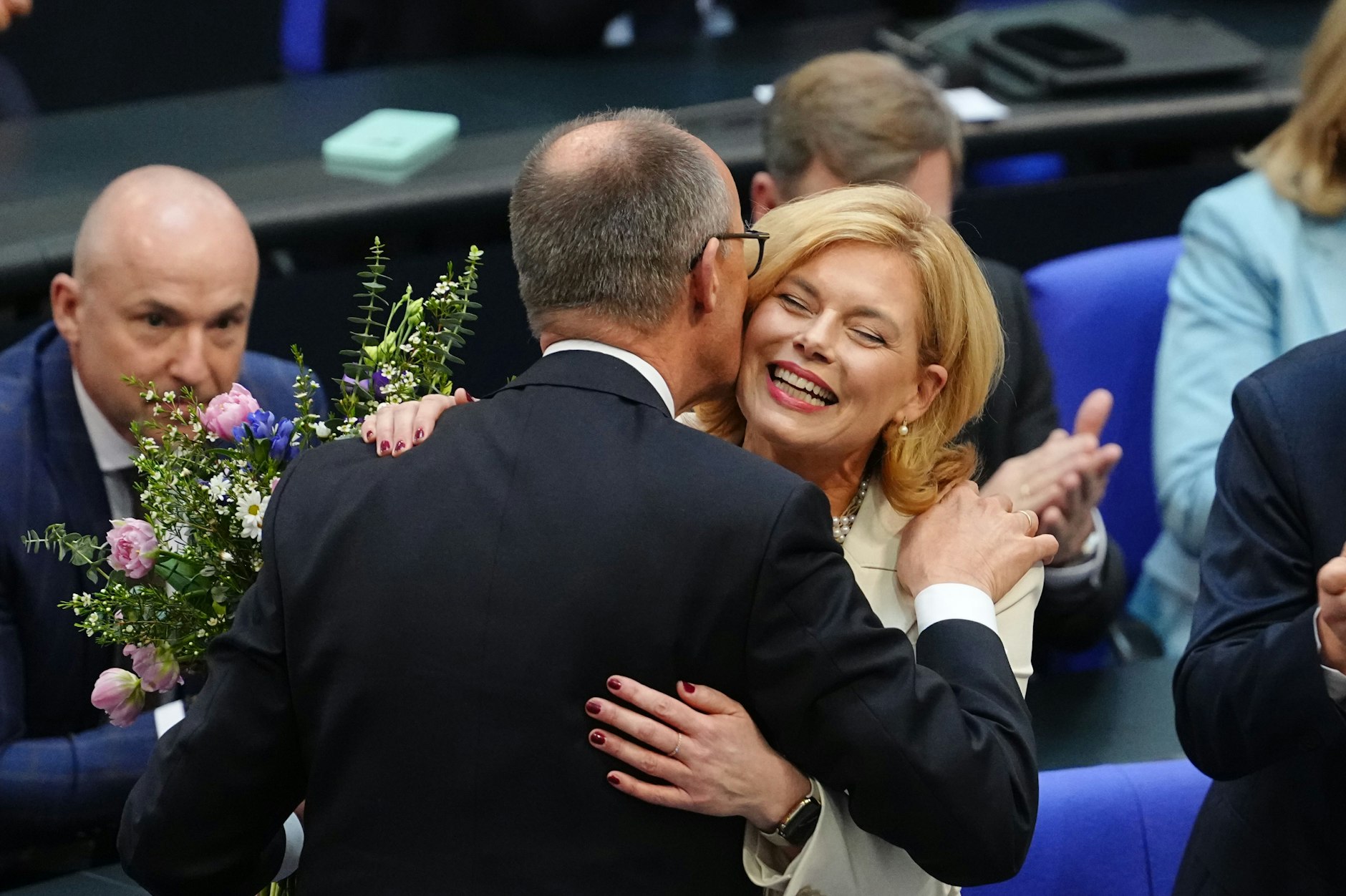 Julia Klöckner: SO viel verdient die neue Bundestagspräsidentin!