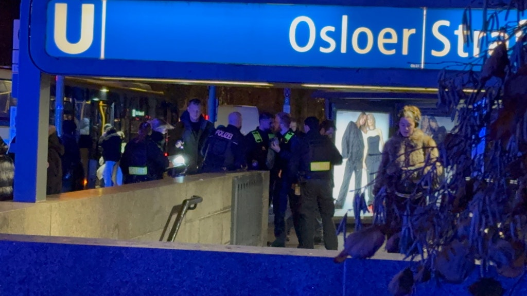 Messerstecherei im U-Bahnhof Osloer Straße der U8: Verletzte, Täter auf der Flucht