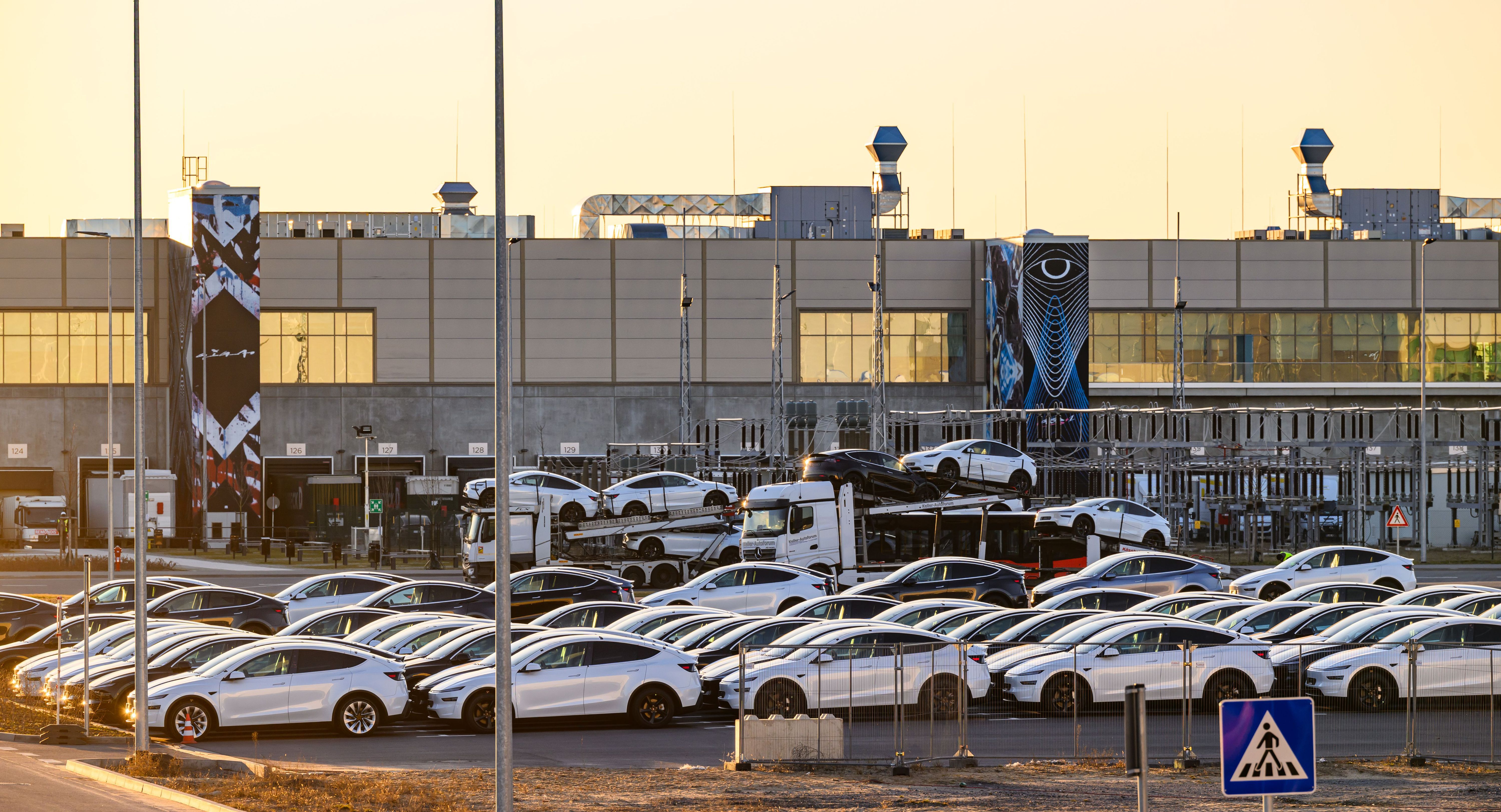 „Relativierung des Holocausts“: Heftige Kritik an Tesla-Nazi-Vergleich ...