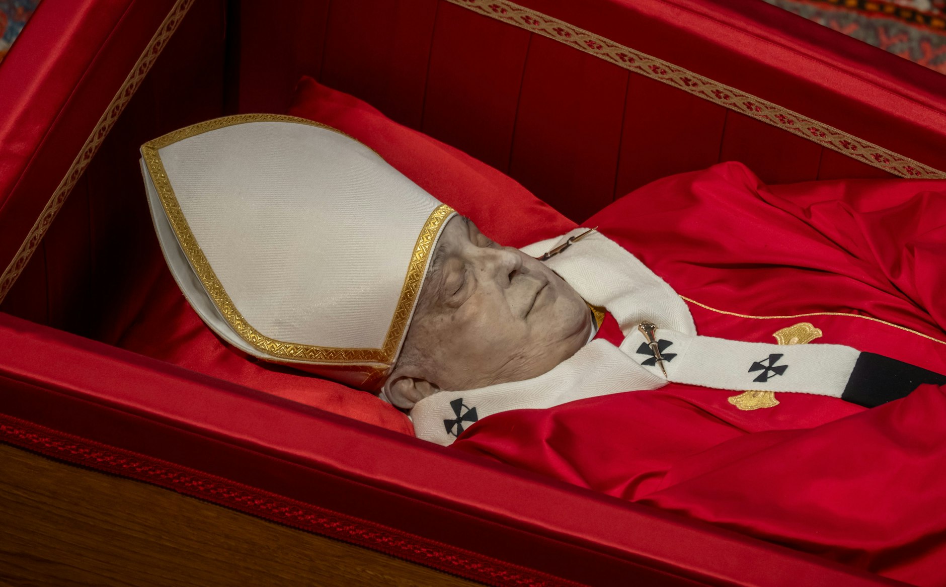 Toter Papst Franziskus: Warum stinkt seine Leiche eigentlich nicht?