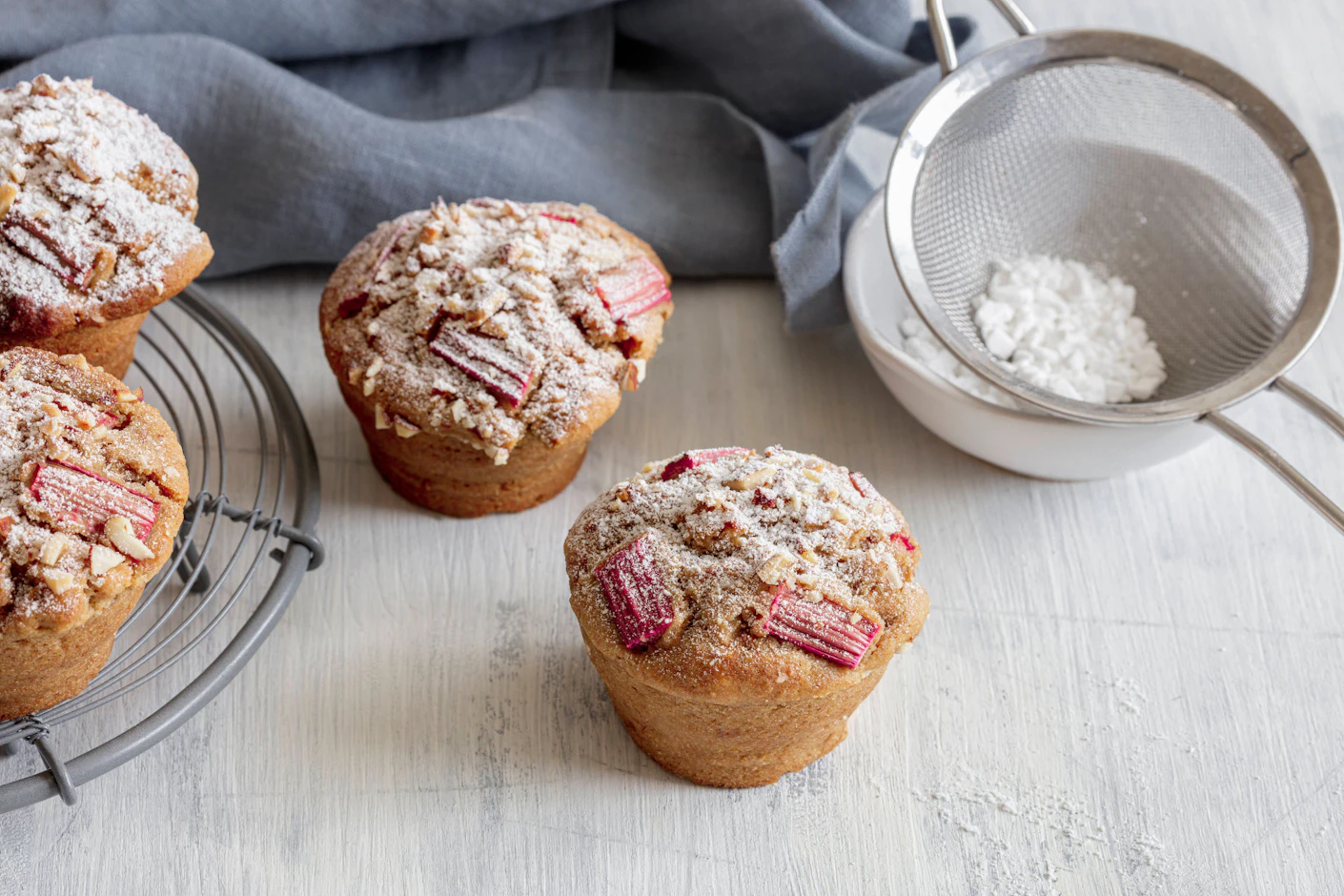 Was backen mit Rhabarber? Machen Sie saftige Muffins! Hier das einfache ...