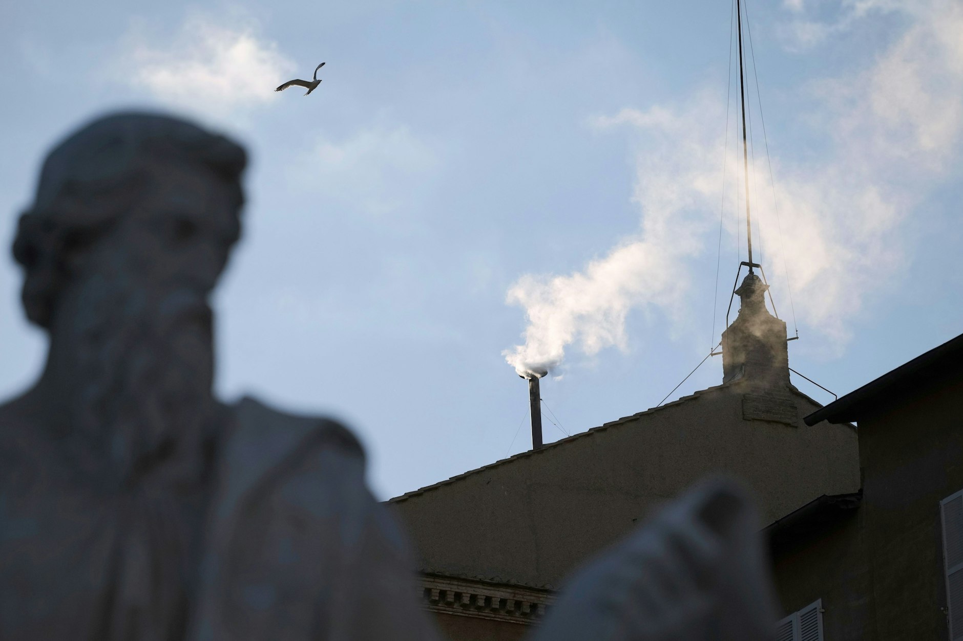 Berliner Zeitung vor Ort: Weißer Rauch im Vatikan – es gibt einen neuen ...