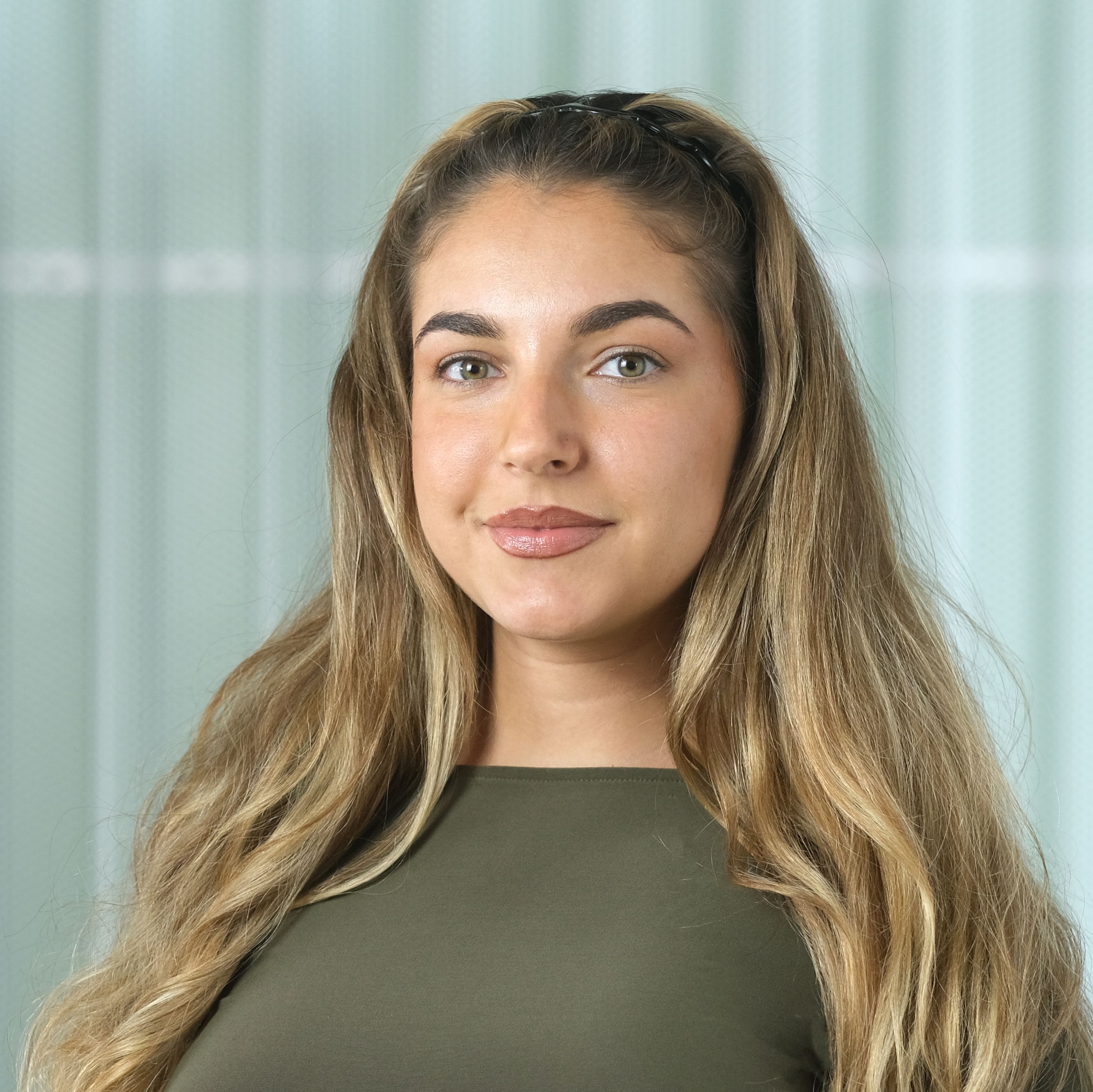 Tochter von Bill Gates startet Mode-App mit KI – ist Phoebe nur ein ...