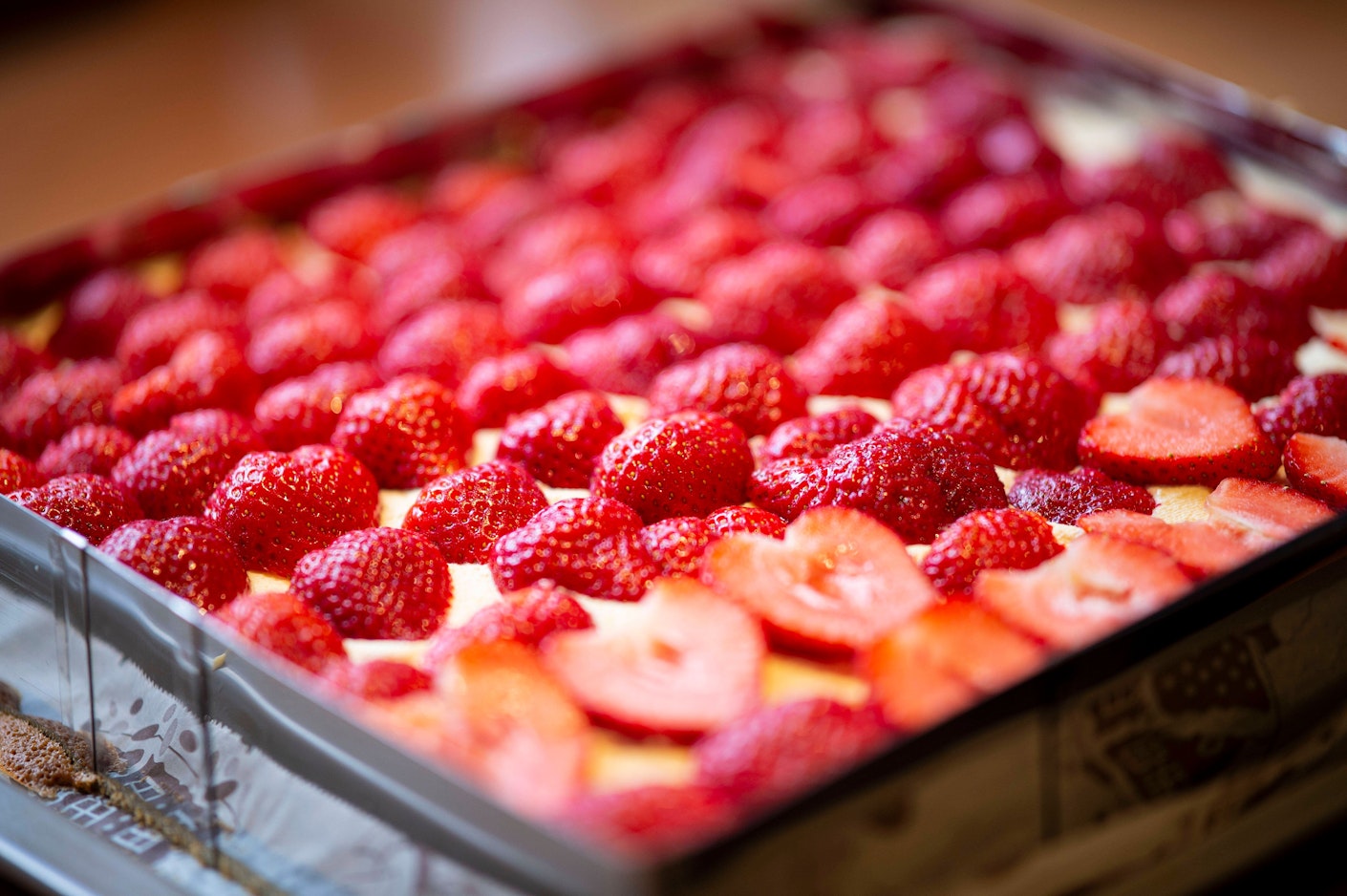 Rezept für Erdbeer-Pudding-Schnitten: Erdbeerkuchen wie vom Ostbäcker!