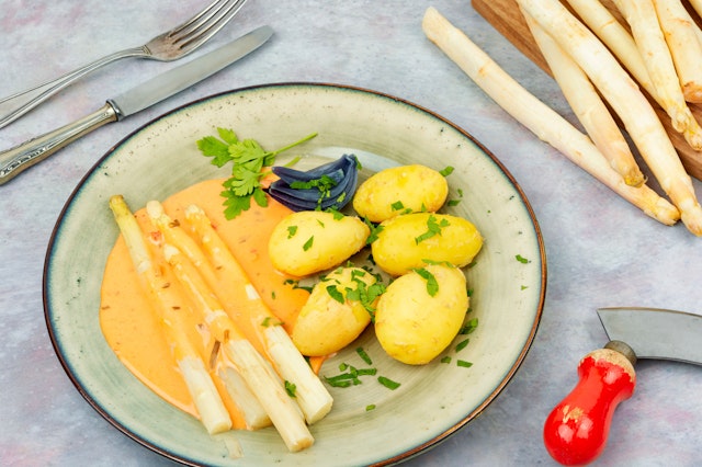 Frühling wie in der DDR – mit Spargel und Senf-Eier-Soße à la Mutti