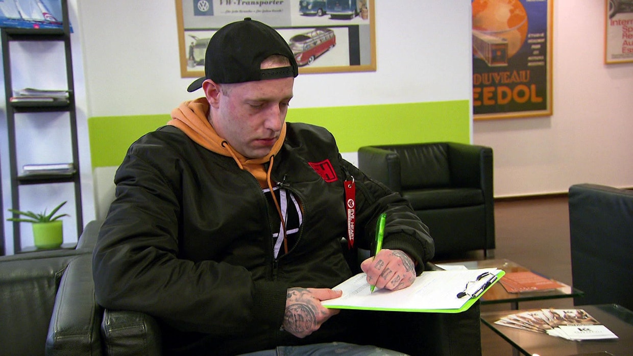 Chris aus „Armes Deutschland“: Schock beim Arzt! Platzt der Porno-Job?