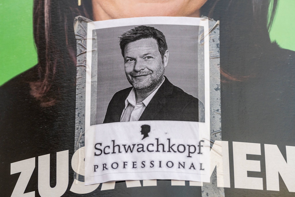 Nach Hausdurchsuchung wegen „Schwachkopf“-Meme: Gericht ordnet in ...