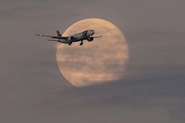 Folgen des Nahostkonflikts auf den Luftverkehr: Airlines setzen Flüge aus