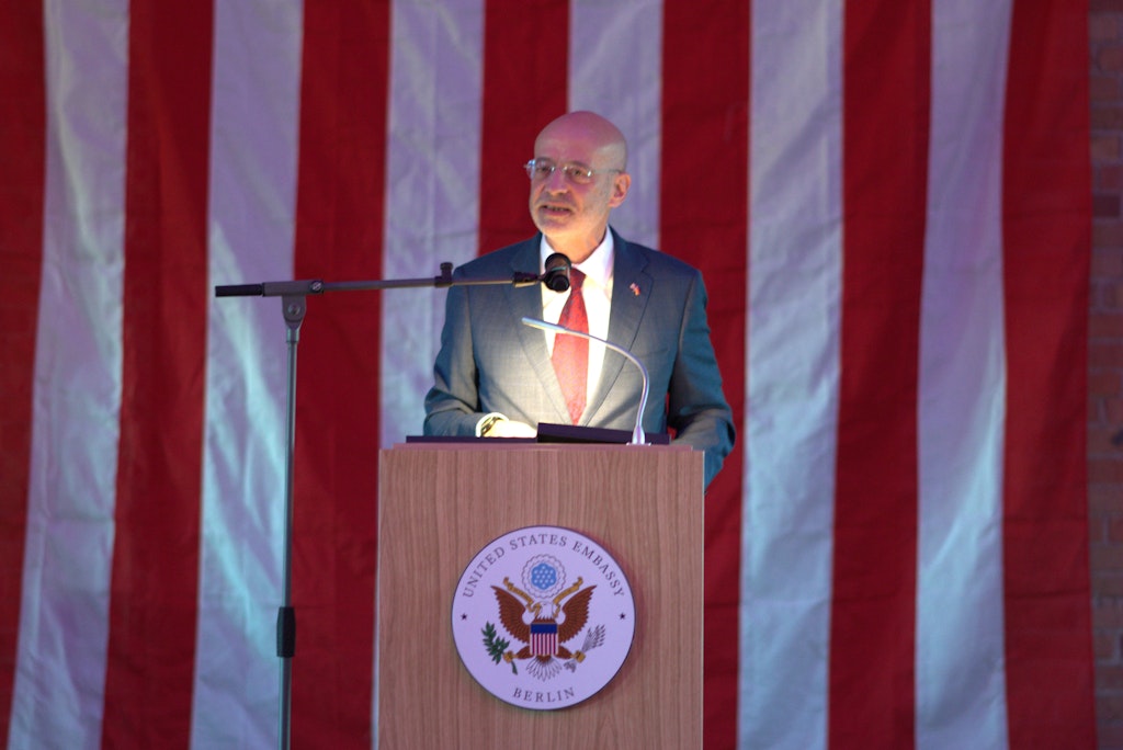 Rede im Wortlaut von Alan Meltzer, Chargé d'Affaires der US Botschaft ...