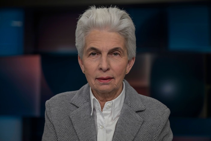 Bokep blur after a brief moment of teasing, she went to a