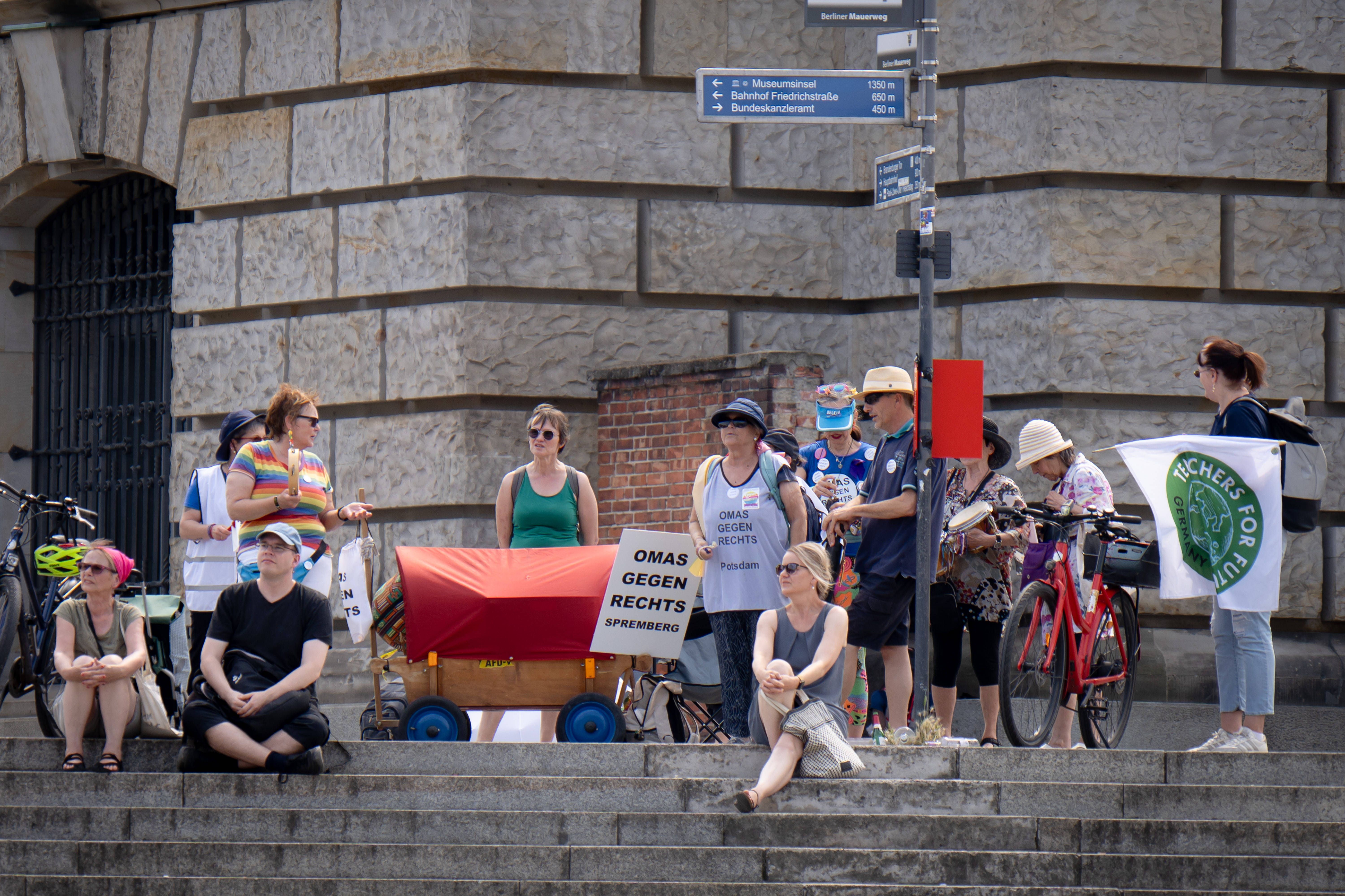 Störaktion bei ARD-Sommerinterview von Markus Söder: Rechtsextreme Aktivisten rufen „Remigration“